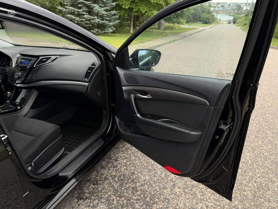 Black Hyundai i40 2012 in Vilnius, with an engine capacity of 1.69 L and mileage of 273 thousand km for 4850 €, photo 24 on AUTOMOTO.COM.LV