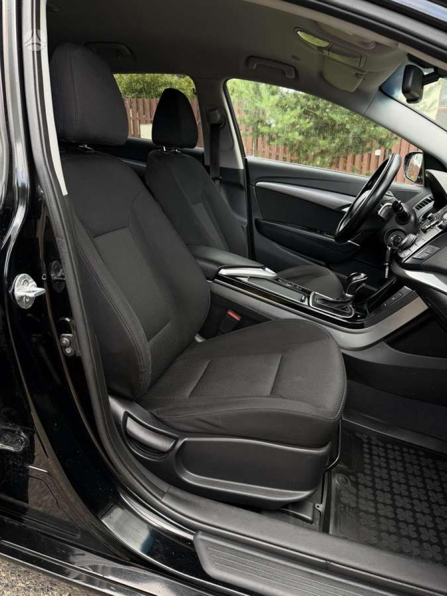 Black Hyundai i40 2012 in Vilnius, with an engine capacity of 1.69 L and mileage of 273 thousand km for 4850 €, photo 25 on AUTOMOTO.COM.LV