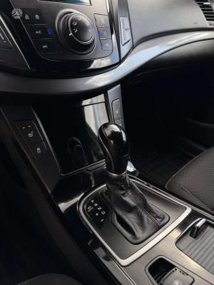 Black Hyundai i40 2012 in Vilnius, with an engine capacity of 1.69 L and mileage of 273 thousand km for 4850 €, photo 28 on AUTOMOTO.COM.LV