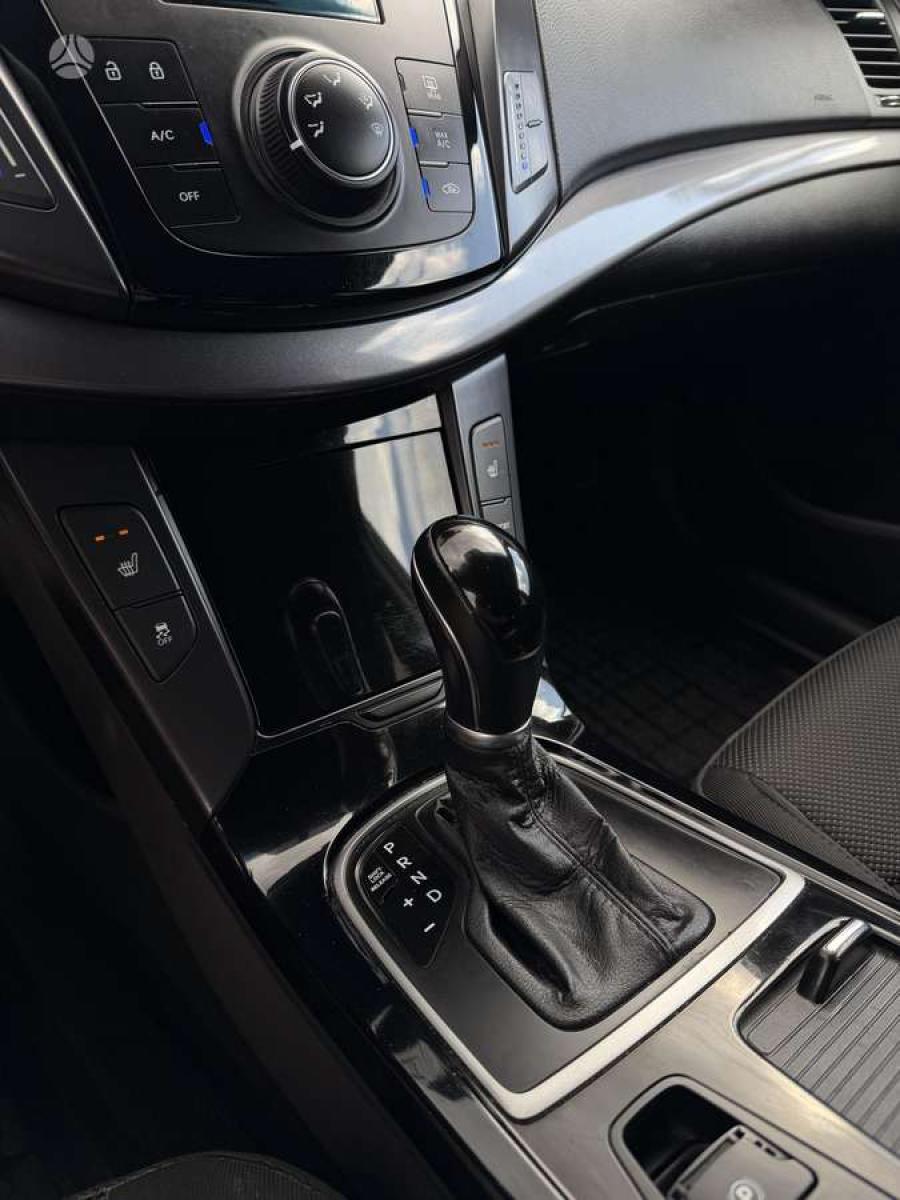 Black Hyundai i40 2012 in Vilnius, with an engine capacity of 1.69 L and mileage of 273 thousand km for 4850 €, photo 28 on AUTOMOTO.COM.LV