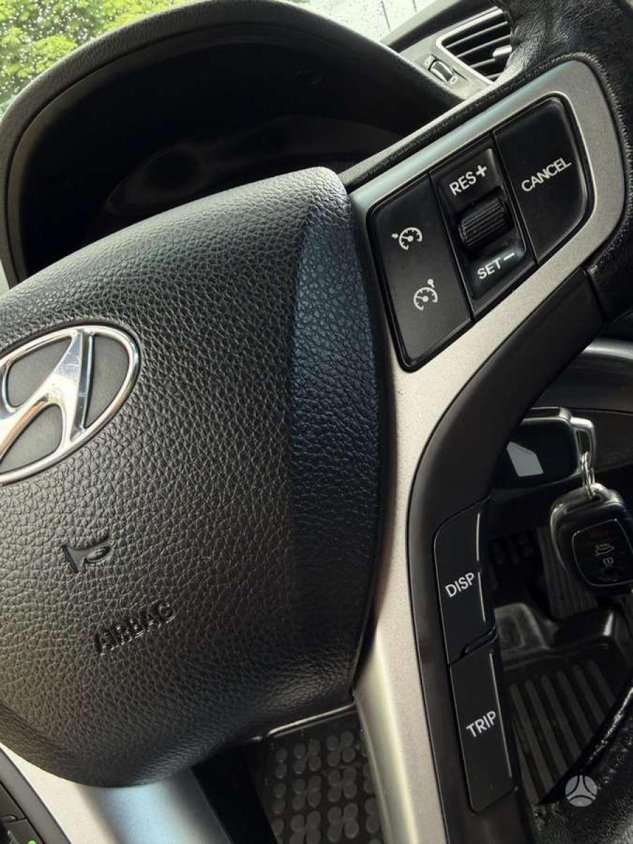 Black Hyundai i40 2012 in Vilnius, with an engine capacity of 1.69 L and mileage of 273 thousand km for 4850 €, photo 29 on AUTOMOTO.COM.LV