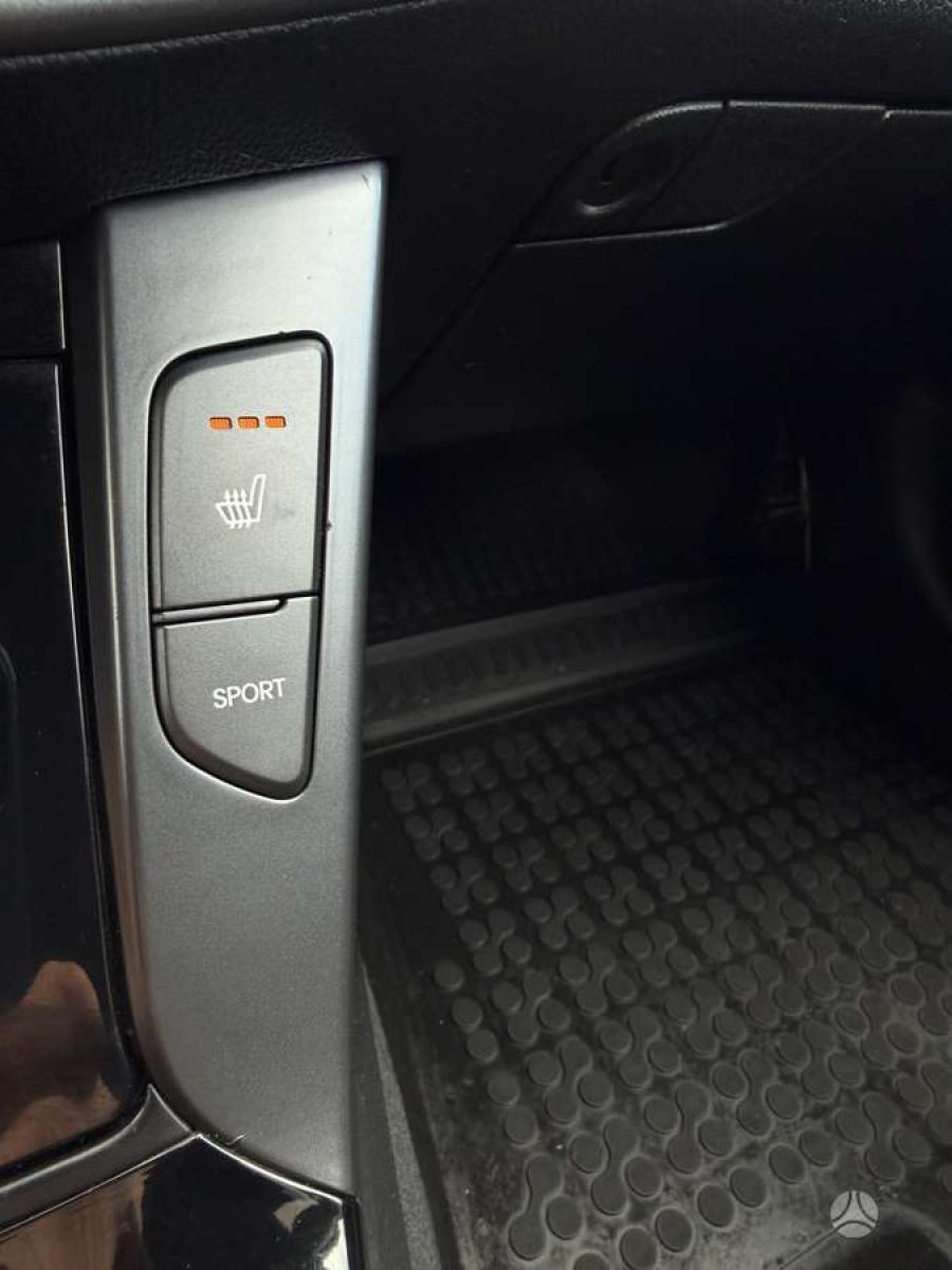 Black Hyundai i40 2012 in Vilnius, with an engine capacity of 1.69 L and mileage of 273 thousand km for 4850 €, photo 31 on AUTOMOTO.COM.LV