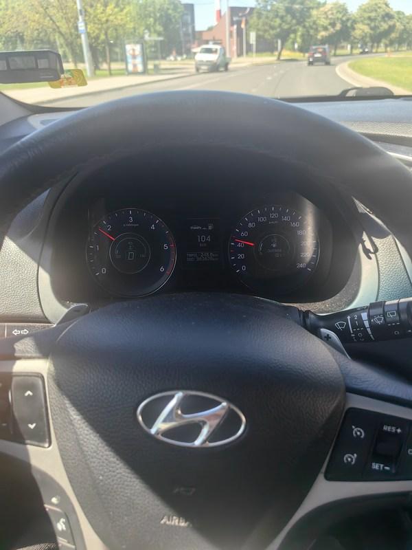 Black Hyundai i40 2012 in Tallinn, with an engine capacity of 1.70 L and mileage of 357 thousand km for 4000 €, photo 9 on AUTOMOTO.COM.LV