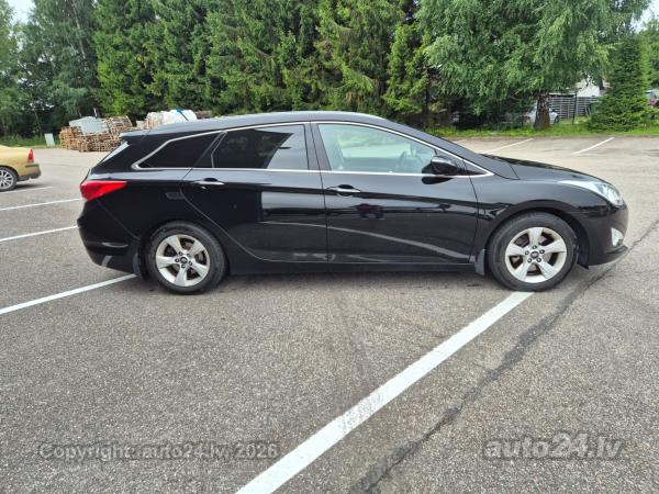 Melns Hyundai i40 2012 Pērnava, ar dzinēja tilpumu 1.60 L un nobraukumu 244 tūkst. km par 3999 €, foto 4 vietnē AUTOMOTO.COM.LV