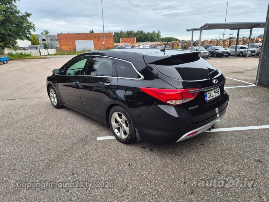 Melns Hyundai i40 2012 Pērnava, ar dzinēja tilpumu 1.60 L un nobraukumu 244 tūkst. km par 3999 €, foto 7 vietnē AUTOMOTO.COM.LV