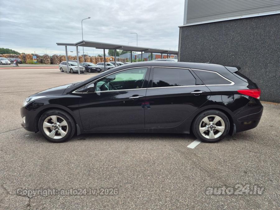 Melns Hyundai i40 2012 Pērnava, ar dzinēja tilpumu 1.60 L un nobraukumu 244 tūkst. km par 3999 €, foto 8 vietnē AUTOMOTO.COM.LV