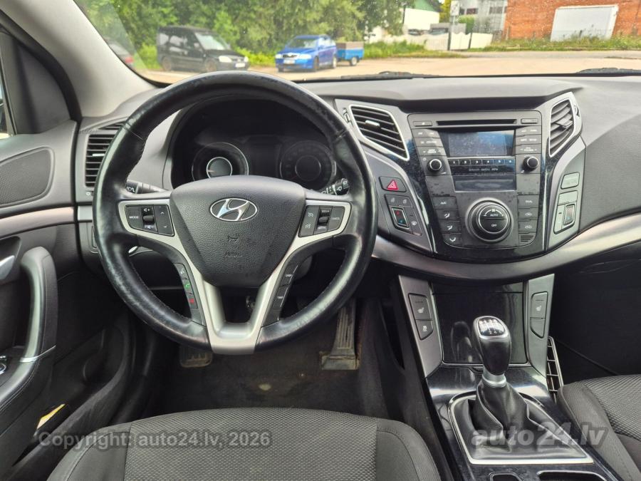 Melns Hyundai i40 2012 Pērnava, ar dzinēja tilpumu 1.60 L un nobraukumu 244 tūkst. km par 3999 €, foto 10 vietnē AUTOMOTO.COM.LV