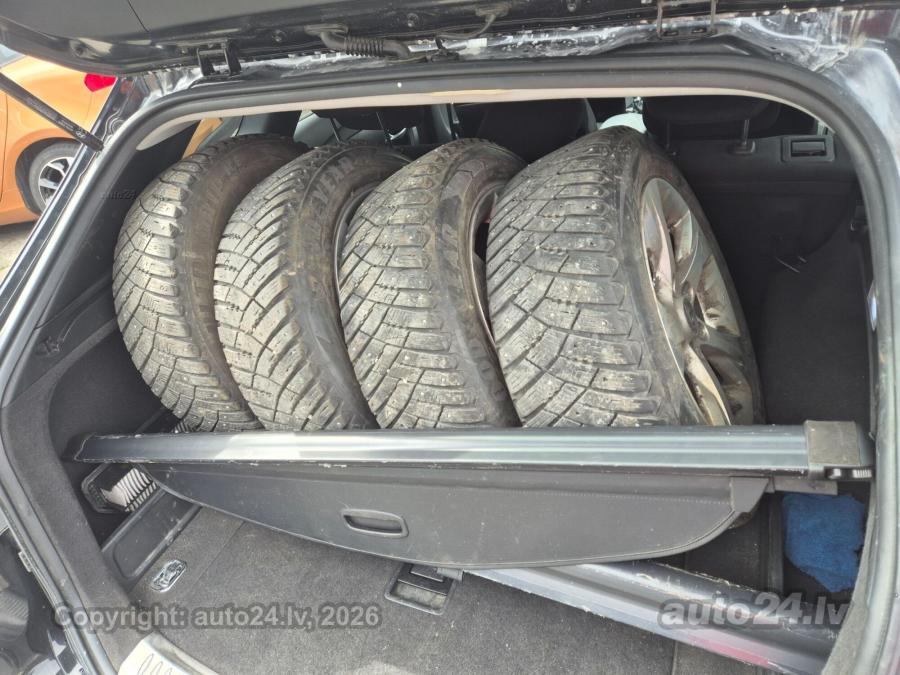 Melns Hyundai i40 2012 Pērnava, ar dzinēja tilpumu 1.60 L un nobraukumu 244 tūkst. km par 3999 €, foto 16 vietnē AUTOMOTO.COM.LV