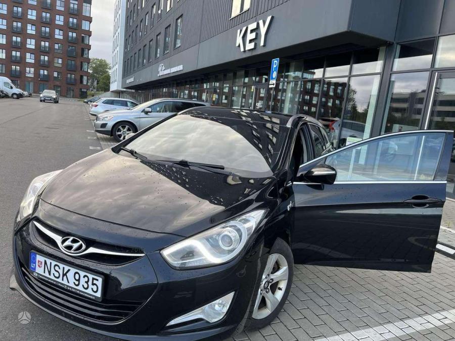 Melns Hyundai i40 2012 Viļņa, ar dzinēja tilpumu 1.69 L un nobraukumu 200 tūkst. km par 3700 €, foto 1 vietnē AUTOMOTO.COM.LV