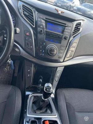 Melns Hyundai i40 2012 Viļņa, ar dzinēja tilpumu 1.69 L un nobraukumu 200 tūkst. km par 3700 €, foto 13 vietnē AUTOMOTO.COM.LV