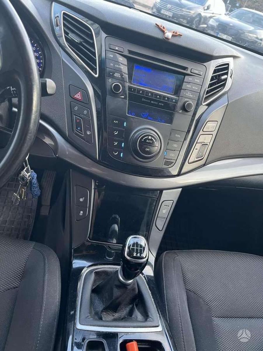 Melns Hyundai i40 2012 Viļņa, ar dzinēja tilpumu 1.69 L un nobraukumu 200 tūkst. km par 3700 €, foto 13 vietnē AUTOMOTO.COM.LV