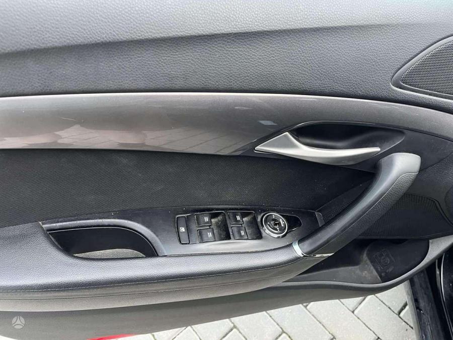 Melns Hyundai i40 2012 Viļņa, ar dzinēja tilpumu 1.69 L un nobraukumu 200 tūkst. km par 3700 €, foto 14 vietnē AUTOMOTO.COM.LV
