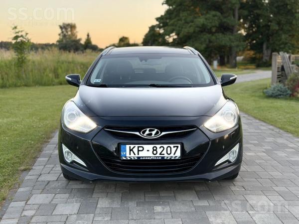 Melns Hyundai i40 2012 Ogre, ar dzinēja tilpumu 1.70 L un nobraukumu 267 tūkst. km par 3390 €, foto 3 vietnē AUTOMOTO.COM.LV