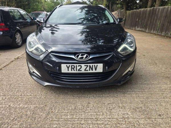 Melns Hyundai i40 2012 Šauļi, ar dzinēja tilpumu 1.69 L un nobraukumu 200 tūkst. km par 2395 €, foto 3 vietnē AUTOMOTO.COM.LV