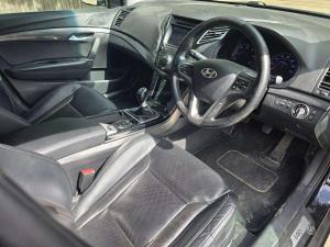 Black Hyundai i40 2012 in Siauliai, with an engine capacity of 1.69 L and mileage of 200 thousand km for 2395 €, photo 8 on AUTOMOTO.COM.LV