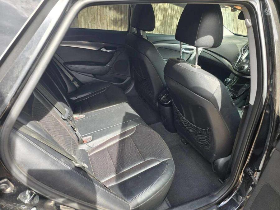 Black Hyundai i40 2012 in Siauliai, with an engine capacity of 1.69 L and mileage of 200 thousand km for 2395 €, photo 9 on AUTOMOTO.COM.LV