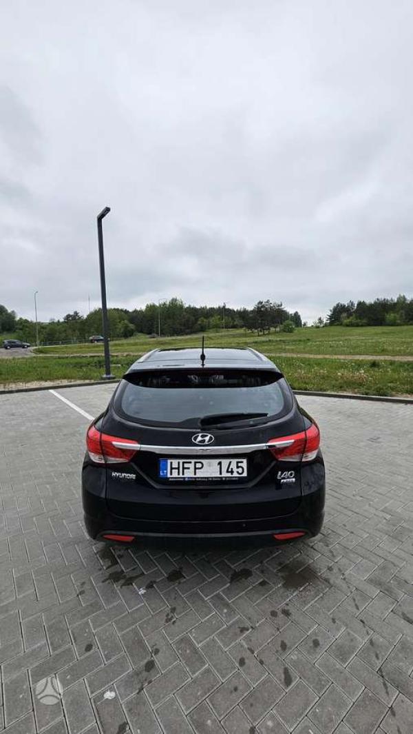 Black Hyundai i40 2012 in Alytus, with an engine capacity of 1.69 L and mileage of 182 thousand km for 3400 €, photo 6 on AUTOMOTO.COM.LV