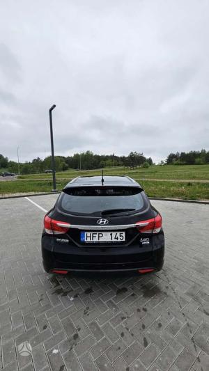Black Hyundai i40 2012 in Alytus, with an engine capacity of 1.69 L and mileage of 182 thousand km for 3400 €, photo 6 on AUTOMOTO.COM.LV