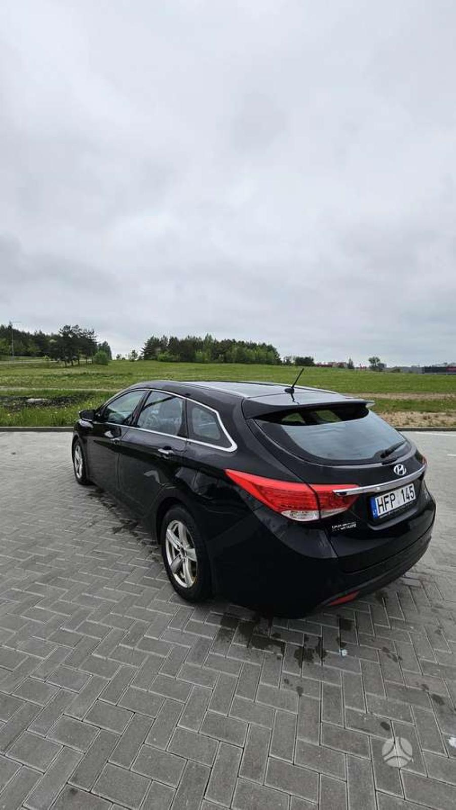 Black Hyundai i40 2012 in Alytus, with an engine capacity of 1.69 L and mileage of 182 thousand km for 3400 €, photo 7 on AUTOMOTO.COM.LV