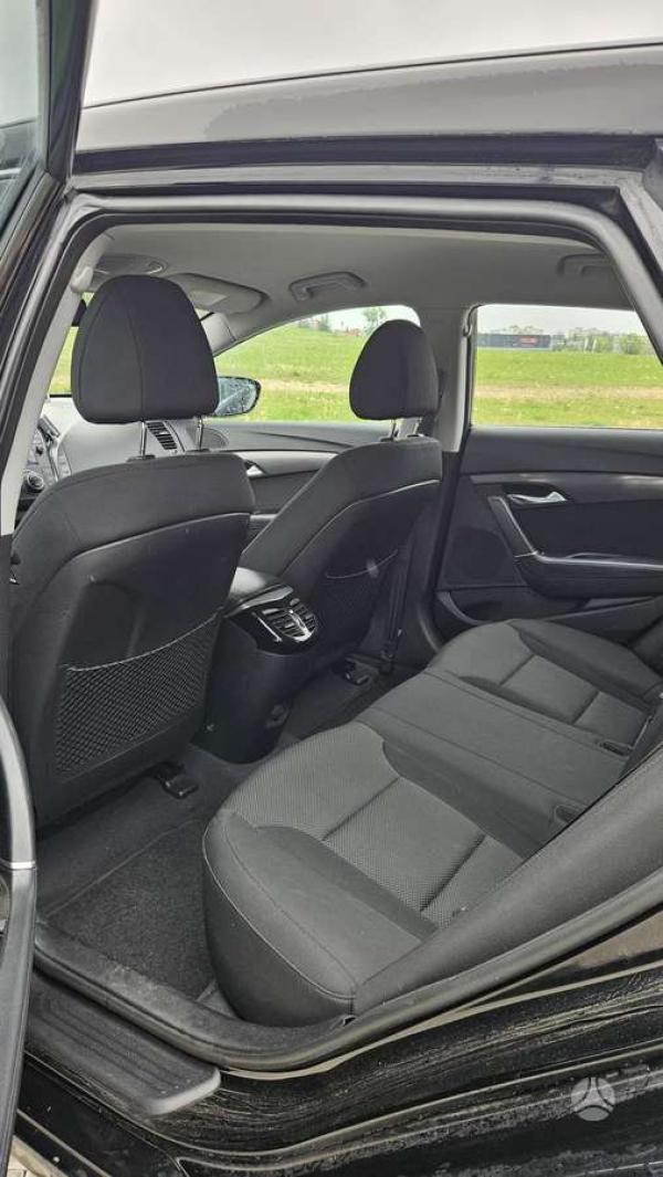 Black Hyundai i40 2012 in Alytus, with an engine capacity of 1.69 L and mileage of 182 thousand km for 3400 €, photo 9 on AUTOMOTO.COM.LV