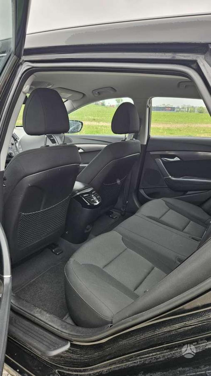 Black Hyundai i40 2012 in Alytus, with an engine capacity of 1.69 L and mileage of 182 thousand km for 3400 €, photo 9 on AUTOMOTO.COM.LV