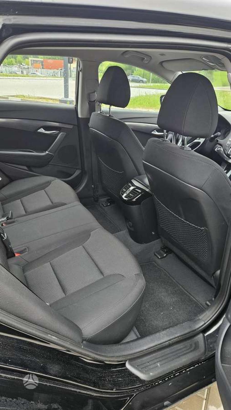 Black Hyundai i40 2012 in Alytus, with an engine capacity of 1.69 L and mileage of 182 thousand km for 3400 €, photo 10 on AUTOMOTO.COM.LV