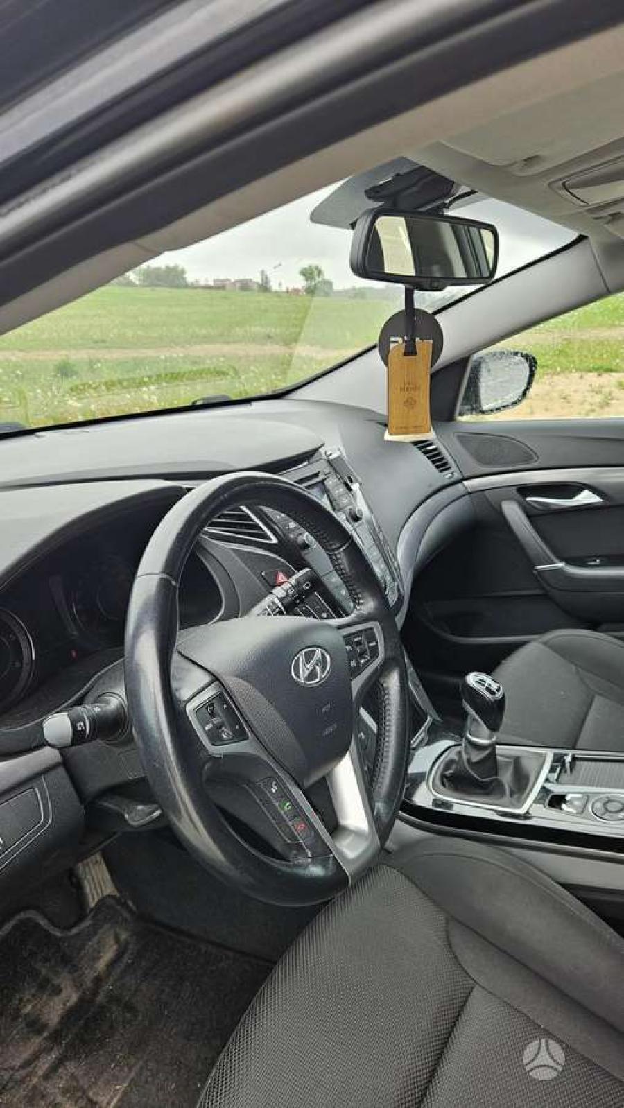 Black Hyundai i40 2012 in Alytus, with an engine capacity of 1.69 L and mileage of 182 thousand km for 3400 €, photo 14 on AUTOMOTO.COM.LV