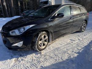 Black Hyundai i40 2013 in Kazlu Ruda, with an engine capacity of 1.69 L and mileage of 178 thousand km for 4700 €, photo  on AUTOMOTO.COM.LV