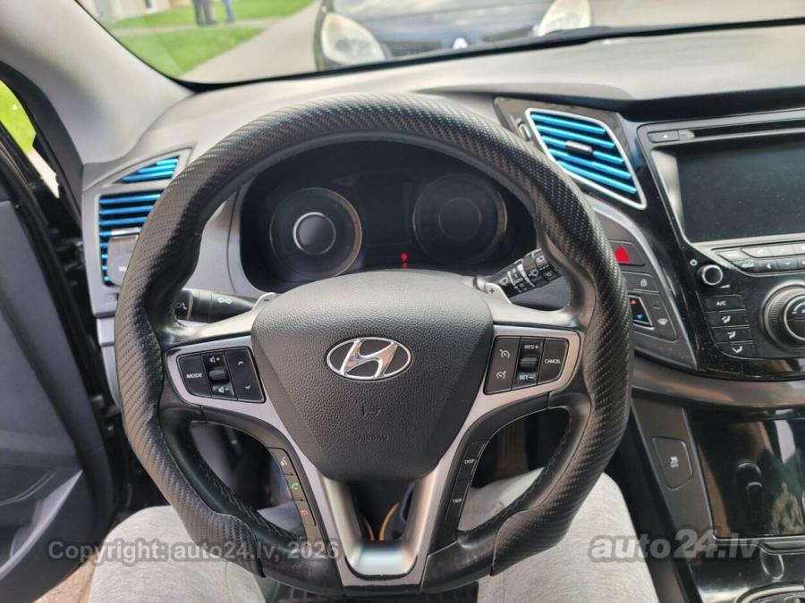 Black Hyundai i40 2013 in Tallinn, with an engine capacity of 1.70 L and mileage of 450 thousand km for 2000 €, photo 4 on AUTOMOTO.COM.LV