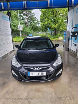 Black Hyundai i40 2013 in Tallinn, with an engine capacity of 1.70 L and mileage of 450 thousand km for 2000 €, photo 5 on AUTOMOTO.COM.LV