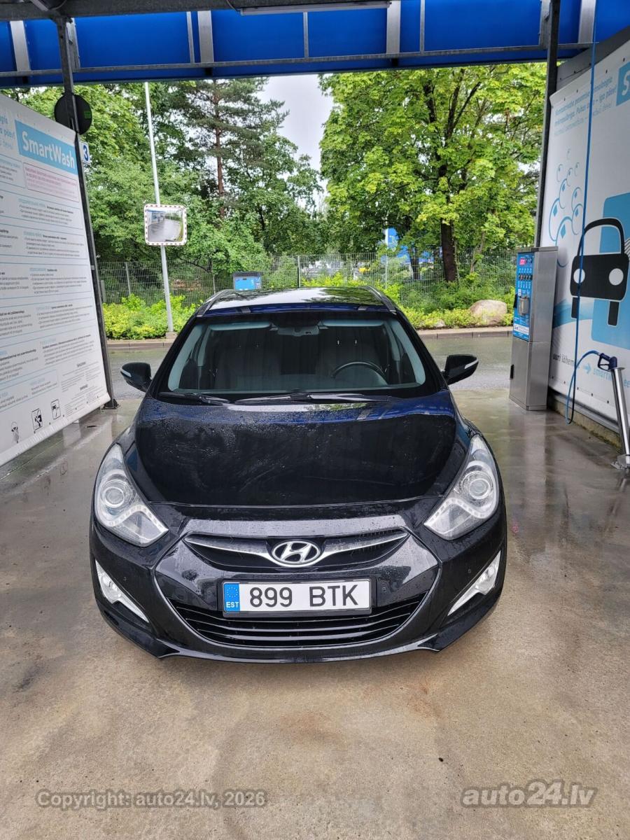 Black Hyundai i40 2013 in Tallinn, with an engine capacity of 1.70 L and mileage of 450 thousand km for 2000 €, photo 5 on AUTOMOTO.COM.LV