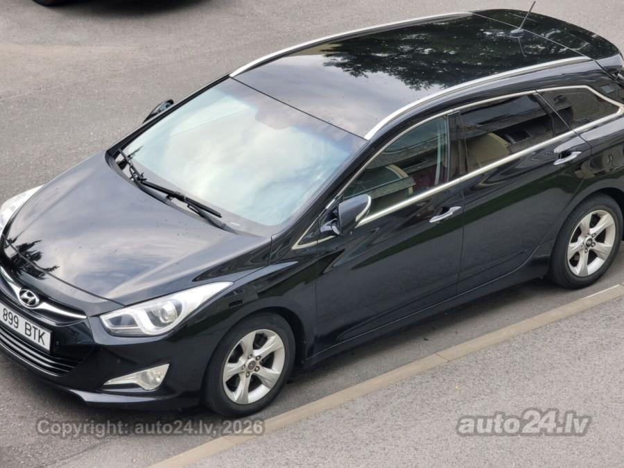 Black Hyundai i40 2013 in Tallinn, with an engine capacity of 1.70 L and mileage of 450 thousand km for 2000 €, photo 9 on AUTOMOTO.COM.LV