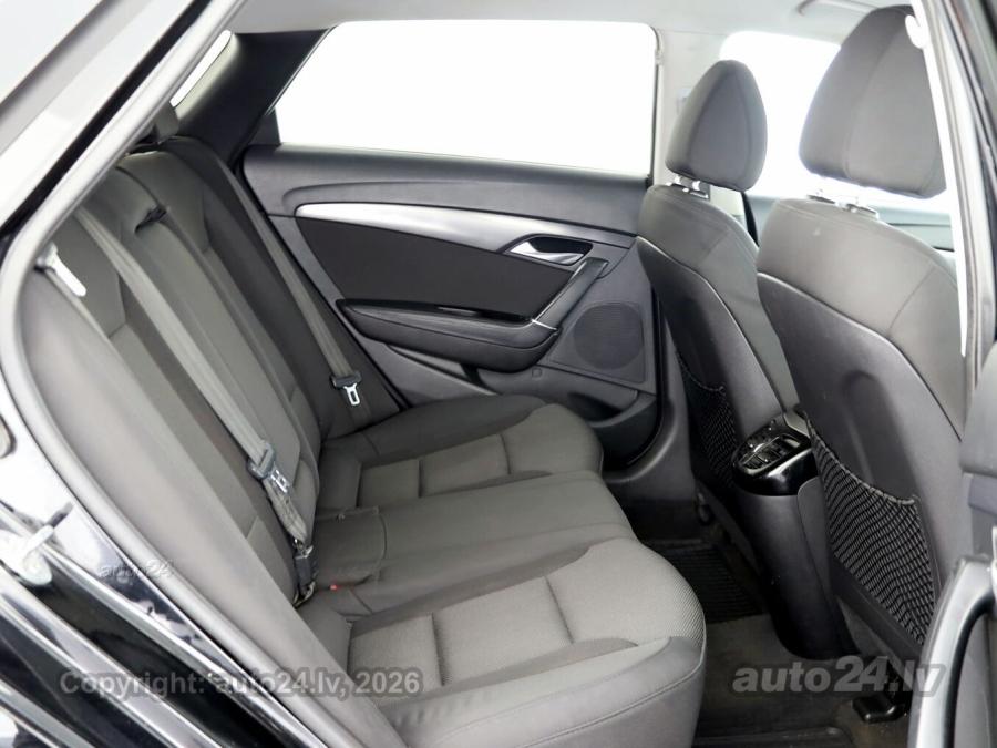 Black Hyundai i40 2013 in Tallinn, with an engine capacity of 1.70 L and mileage of 278 thousand km for 2999 €, photo 8 on AUTOMOTO.COM.LV