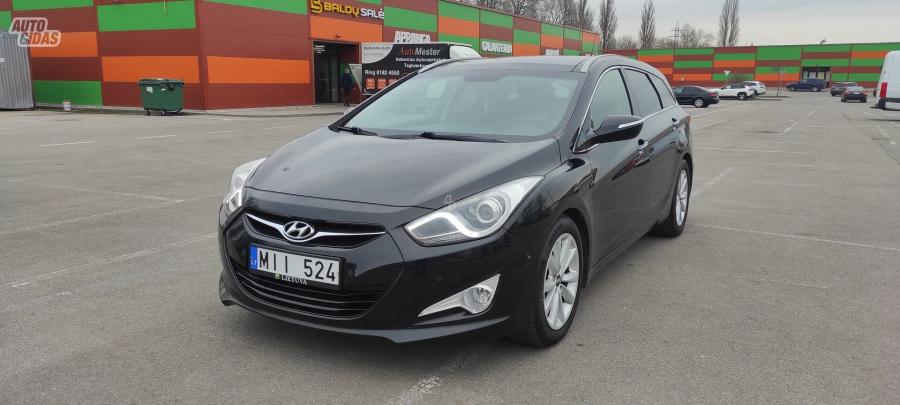Black Hyundai i40 2013 in Klaipeda, with an engine capacity of 1.70 L and mileage of 300 thousand km for 4900 €, photo 1 on AUTOMOTO.COM.LV