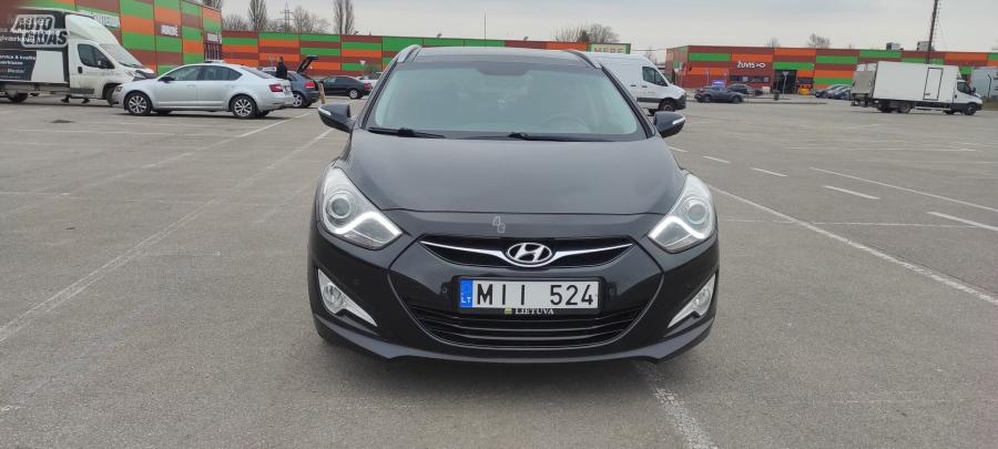 Black Hyundai i40 2013 in Klaipeda, with an engine capacity of 1.70 L and mileage of 300 thousand km for 4900 €, photo 3 on AUTOMOTO.COM.LV