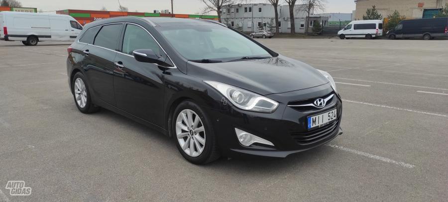 Black Hyundai i40 2013 in Klaipeda, with an engine capacity of 1.70 L and mileage of 300 thousand km for 4900 €, photo 4 on AUTOMOTO.COM.LV