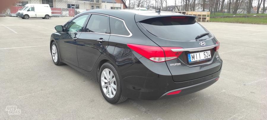 Black Hyundai i40 2013 in Klaipeda, with an engine capacity of 1.70 L and mileage of 300 thousand km for 4900 €, photo 7 on AUTOMOTO.COM.LV