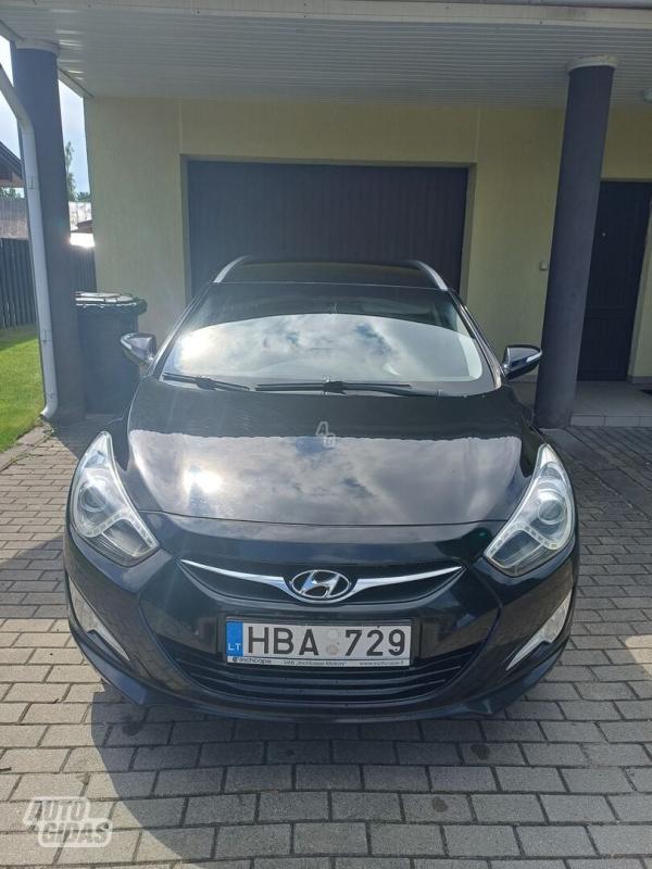 Black Hyundai i40 2013 in Panevezys, with an engine capacity of 1.70 L and mileage of 207 thousand km for 4250 €, photo 1 on AUTOMOTO.COM.LV