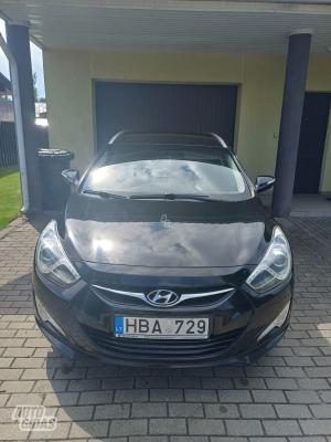 Melns Hyundai i40 2013 Panevēža, ar dzinēja tilpumu 1.70 L un nobraukumu 207 tūkst. km par 4250 €, foto  vietnē AUTOMOTO.COM.LV