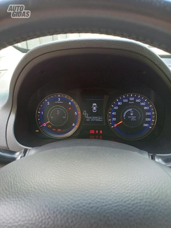Black Hyundai i40 2013 in Panevezys, with an engine capacity of 1.70 L and mileage of 207 thousand km for 4250 €, photo 10 on AUTOMOTO.COM.LV