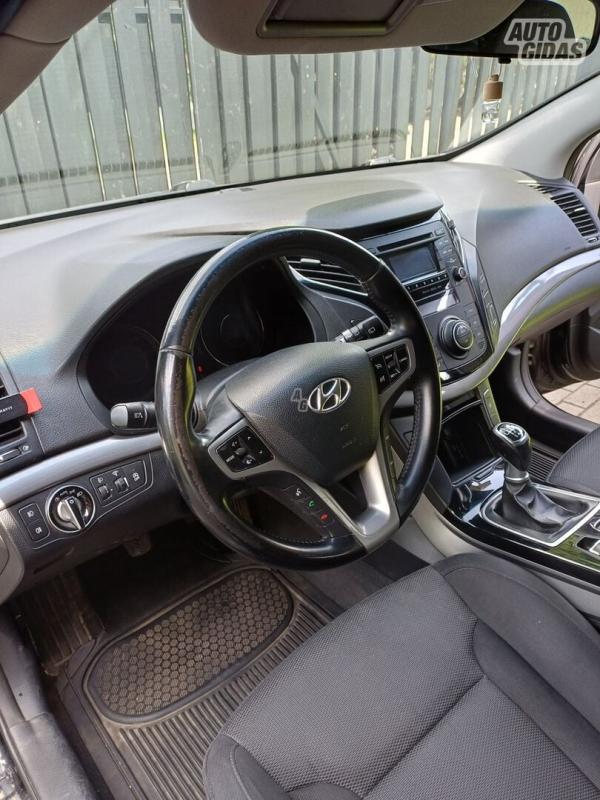 Melns Hyundai i40 2013 Panevēža, ar dzinēja tilpumu 1.70 L un nobraukumu 207 tūkst. km par 4150 €, foto 9 vietnē AUTOMOTO.COM.LV
