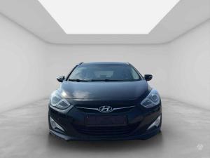 Black Hyundai i40 2013 in Kaunas, with an engine capacity of 1.70 L and mileage of 255 thousand km for 5490 €, photo 3 on AUTOMOTO.COM.LV