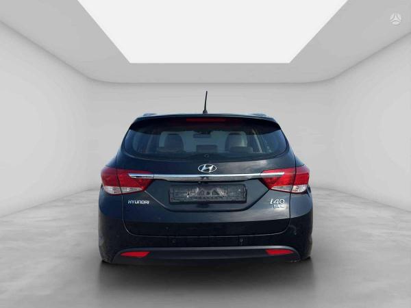 Black Hyundai i40 2013 in Kaunas, with an engine capacity of 1.70 L and mileage of 255 thousand km for 5490 €, photo 5 on AUTOMOTO.COM.LV