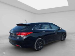 Black Hyundai i40 2013 in Kaunas, with an engine capacity of 1.70 L and mileage of 255 thousand km for 5490 €, photo 7 on AUTOMOTO.COM.LV