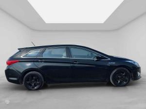 Black Hyundai i40 2013 in Kaunas, with an engine capacity of 1.70 L and mileage of 255 thousand km for 5490 €, photo 8 on AUTOMOTO.COM.LV