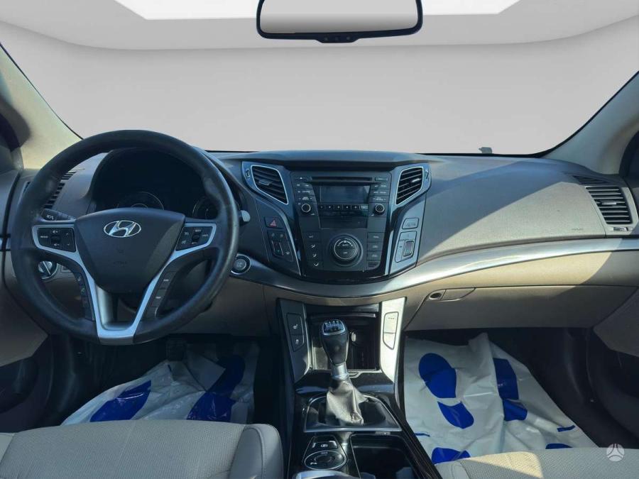 Black Hyundai i40 2013 in Kaunas, with an engine capacity of 1.70 L and mileage of 255 thousand km for 5490 €, photo 14 on AUTOMOTO.COM.LV