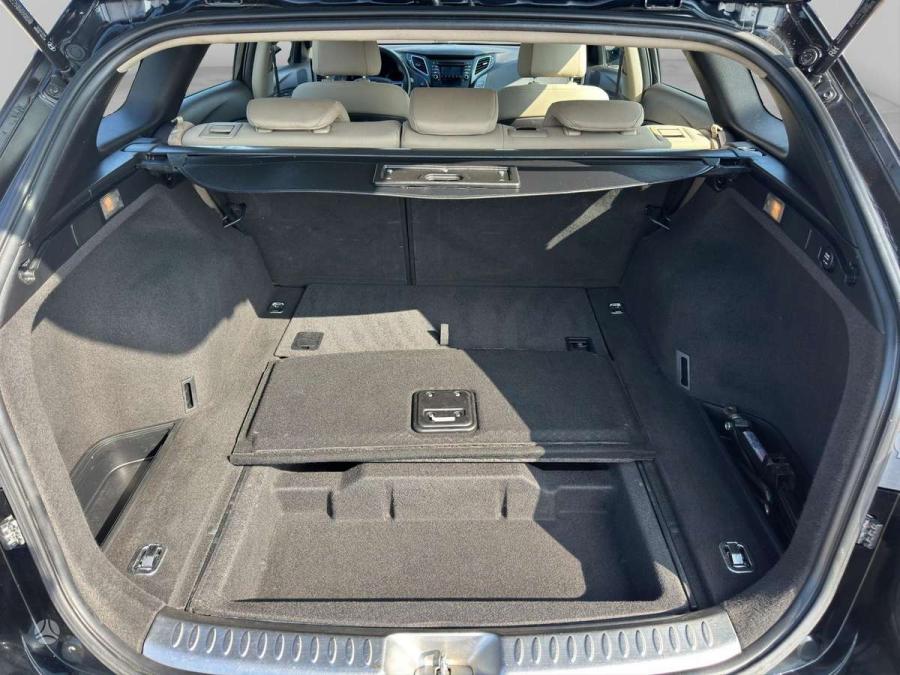 Black Hyundai i40 2013 in Kaunas, with an engine capacity of 1.70 L and mileage of 255 thousand km for 5490 €, photo 20 on AUTOMOTO.COM.LV