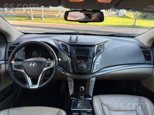 Black Hyundai i40 2013 in Riga, with an engine capacity of 1.70 L and mileage of 294 thousand km for 2500 €, photo 7 on AUTOMOTO.COM.LV