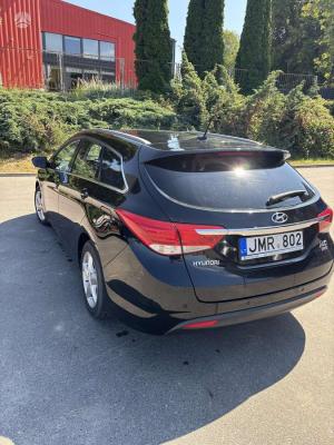 Black Hyundai i40 2013 in Kaunas, with an engine capacity of 1.69 L and mileage of 310 thousand km for 4400 €, photo 5 on AUTOMOTO.COM.LV