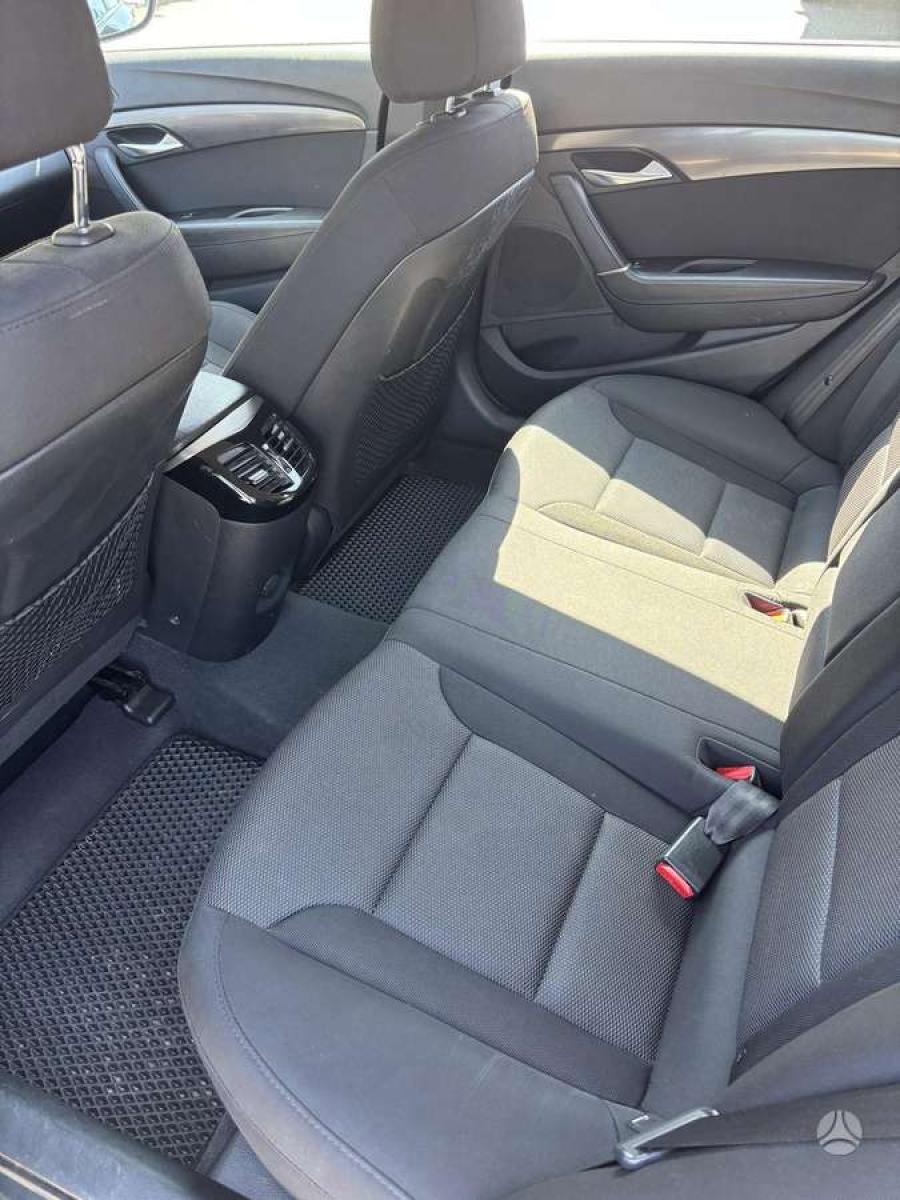 Black Hyundai i40 2013 in Kaunas, with an engine capacity of 1.69 L and mileage of 310 thousand km for 4400 €, photo 9 on AUTOMOTO.COM.LV